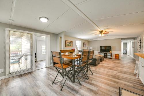 < Half-mi To Mammoth Cave! Family Home W/ Yard - Mammoth Cave, KY