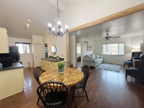 Welcoming 2 Bedroom Suite With Private Yard - Woodland Park, CO