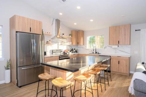 Entire House - 4 Bedroom & 2 Bath, 5 Min To Beach - Oceanside, Californie