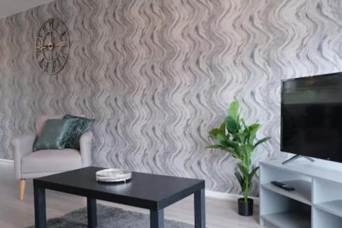 Large House - Free Parking - Contractor - Leisure - Luton