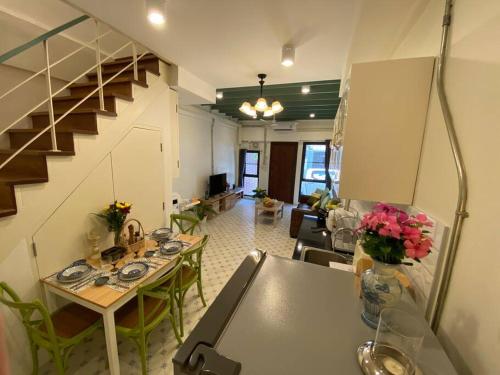 1 Min Walk To Bts, 3 Bed 3 Bath, Entire House - Bangkok