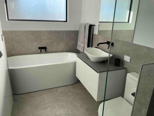 New Ground Floor 2 Bed/2 Bath Apartment Marina - Mandurah
