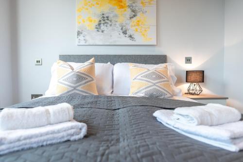 Apartment Nine Staines Upon Thames - Free Parking - Heathrow - Thorpe Park - Staines