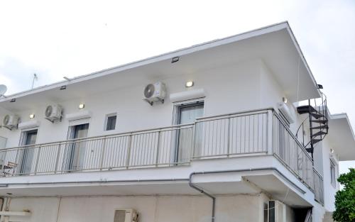 Exquisite 4-bedroom Prestige Apartment - Rhodes