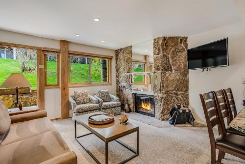 Laurelwood Condominiums 403 - Snowmass Village, CO