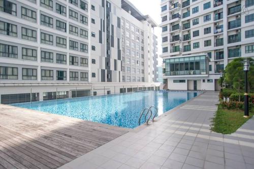 Modern Soho In Dpulze , Fit 4pax, Netflix Provided - Cyberjaya