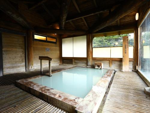 Japan's number 1 sulfur hot spring Manza Onsen in Gunma Prefecture ...