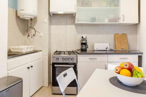 From €56pp - 2 appartements pour 7 personnes avec grande terrasse, vue ...