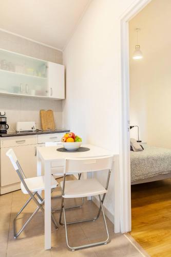 From €56pp - 2 appartements pour 7 personnes avec grande terrasse, vue ...