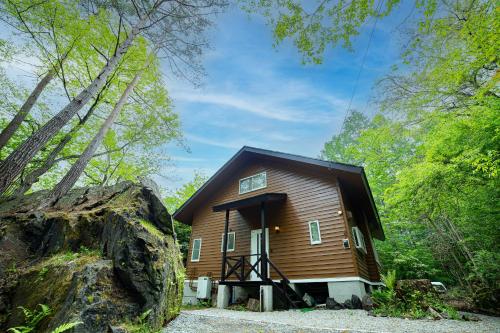 鳥の街77号北軽井沢#木の香りに包まれる癒しの木house#吹き抜けのある貸切別荘#bbq#ダーツ#カラok#大画面プロジェクター#駐車可 - Gunma
