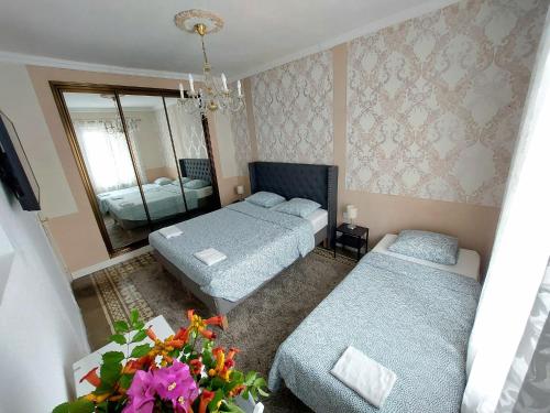 N1 Casa de Madrid - greenpeace line, Madrid | Günstige Angebote ...