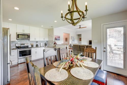 Inviting Granbury Home W/ Fire Pit: 3 Mi To Lake! - Glen Rose, TX