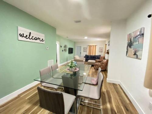 Heart Of Miami Sleeps 10 Near Little Havana Beaches - South Miami, FL