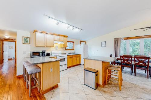 Sherry Road Retreat - Shelburne, VT