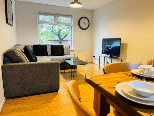 Family Home In Residential Neighbourhood - Cardiff