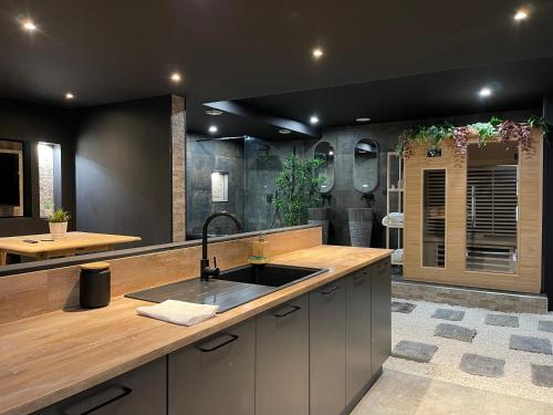 Spa & Love Exotic - Balneo - Sauna - Parking - Auvergne