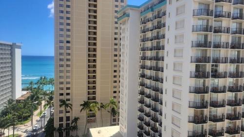 Waikiki Condo 2 Bedrooms 2 Bathrooms With 1 Free Parking Space - Honolulu, HI