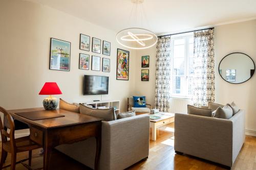 Bel Appartement, Bien Equipe Et Confortable Dans Le Centre Historique - Fougères