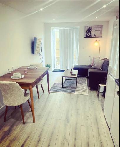 Brand New The Elegant Abode Apartment 2 Bedrooms, 1 Minute Walk To Shops Restaurants Cafe Supermarke - Oxford