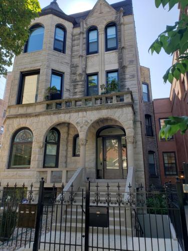 Club Salon Sleeps 10-20 Free Parking & Tv - Evanston