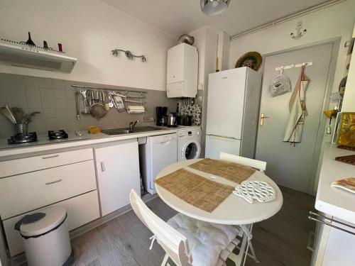 Arcachon: Appartement T2 Avec Acces Direct A La Plage, Terrasse Et Parking Prive - Fr-1-474-59 - Arcachon