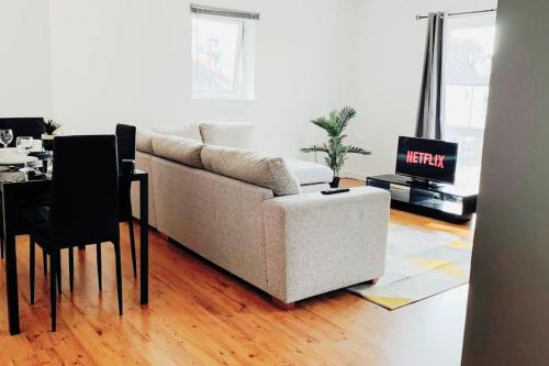 2 Bed Apartment With Free Parking - Chelmsford