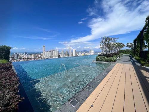 Rooftop Pool, 8 Pax, 2 Bedrooms, 2 Bathrooms, 2 Car Parks By Star Home - George Town