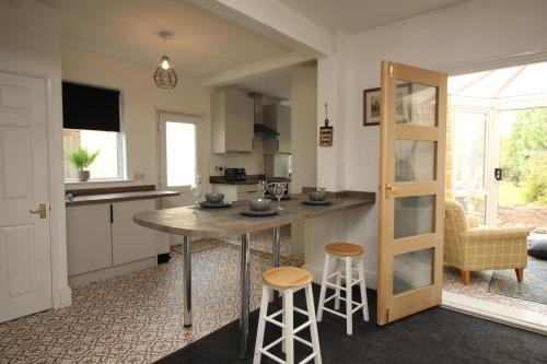 Exceptional 3 Bed, Great Location In Ashby Ideal For Travellers, Short Holiday Stays And Contractors - Nottinghamshire