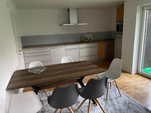 Bungalow In Ruhiger Siedlung Mit Terrasse Und Stellplatz - Landshut