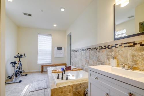 5 Mi To Us Capitol: Washington Dc Townhome - Largo, MD