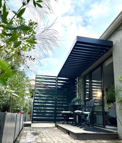 Art-inspired Bedroom Close To Cbd - Mossel Bay