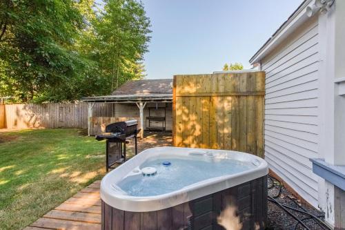 Charming Eugene Retreat: Private Hot Tub & Yard! - Eugene, OR