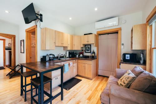 Waterfront Private Apartment, 5 Minutes From Llbean! - Freeport, ME