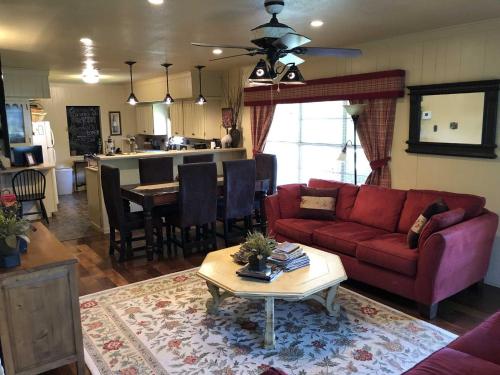 Rocky River House On Medina River - Bandera, TX
