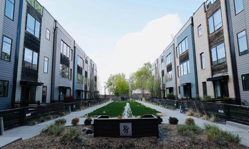 Modern Townhome Near Downtown Walk To Cws! - Council Bluffs, IA