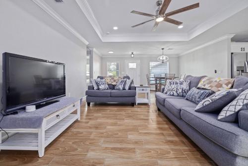 The Quiet Oasis - Buccaneer Bay, Spring Hill