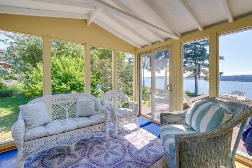 Cozy Langley Retreat: Water Views & Beach Access - Langley