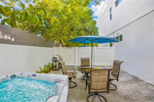 Up To 12 Guests! Modern Villa Near Wynwood - Miami, FL