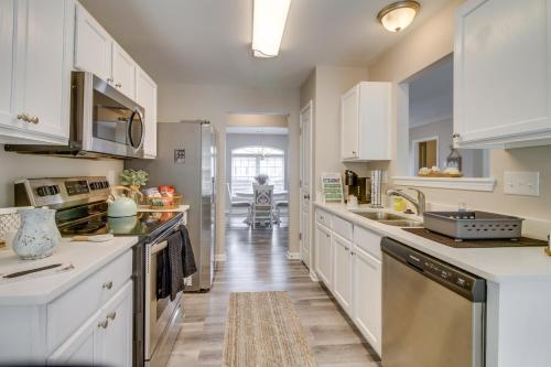 Cozy North Carolina Abode - Minutes From Downtown! - Belmont, NC
