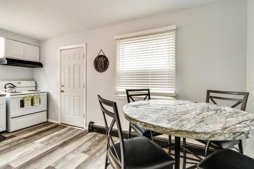 4 Mi To Dtwn Rochester: Charming Apt W/ Patio! - Greece, NY