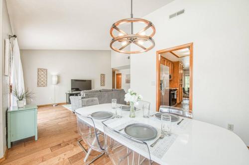 Stylish 3br/2ba Retreat W/ Pool! Dream Getaway - Millerton Lake State Recreation Area, Friant