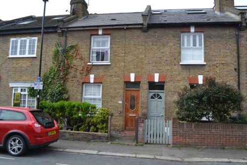 Nice 3 Bedroom House Ealing - Brentford