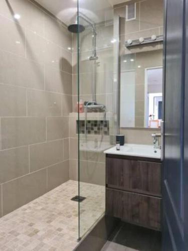 Sunny And Renovated Flat In Secure Residence - Colombes
