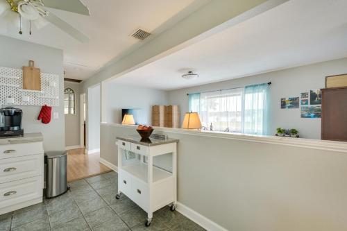 Sunny Lake Wales Getaway - 1 Mi To Downtown - Lake Wales, FL