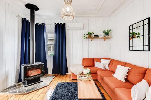 Cheerful, Cosy Cottage - Near Rose Garden! - 圖沃柏