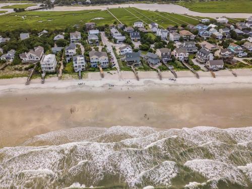 4 Bedroom Retreat With Game Room And Creek Access - Pawleys Island, SC