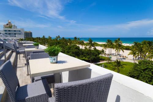 King Bed Rooftop Suite Ocean Dr C304 - South Beach, FL