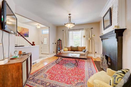 Victorian Manor 1 Mile From Downtown Denver! - Denver, CO