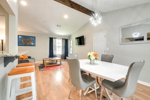 Fairburn Home W/ 2 Decks, Grill & Outdoor Dining! - Fairburn
