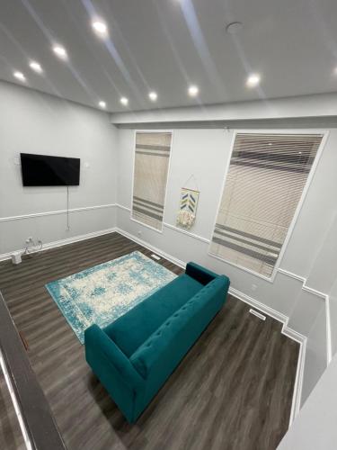 Triple M Lodge Master Bedroom - Brampton